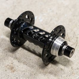 *ONYX RACING PRODUCTS* Helix track hub rear (black aura) - BLUE LUG ...